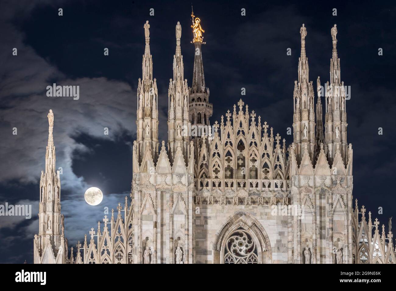 Supermoon italy hi-res stock photography and images - Alamy
