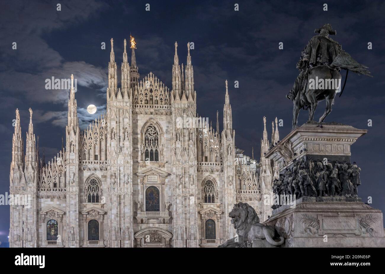 Supermoon italy hi-res stock photography and images - Alamy