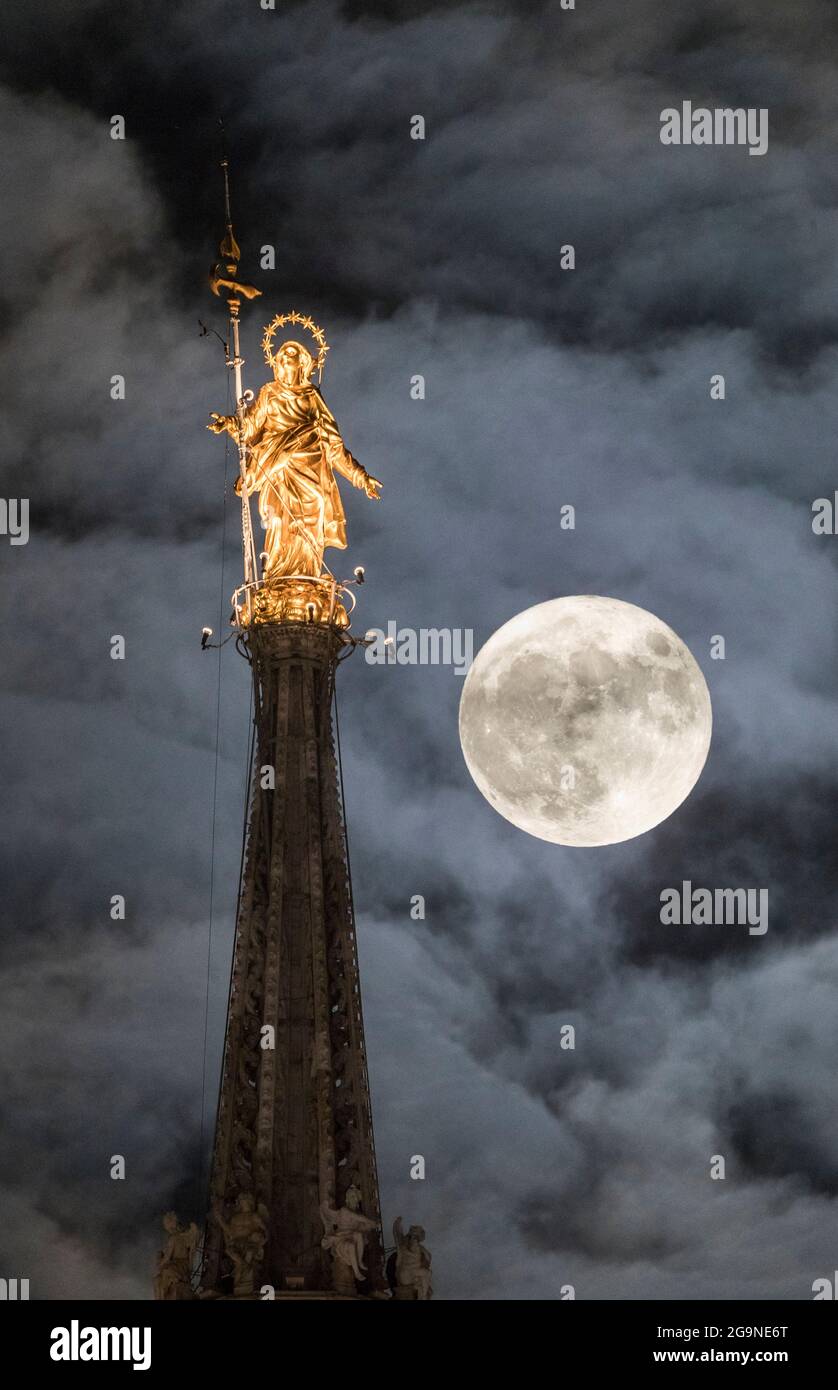Supermoon italy hi-res stock photography and images - Alamy