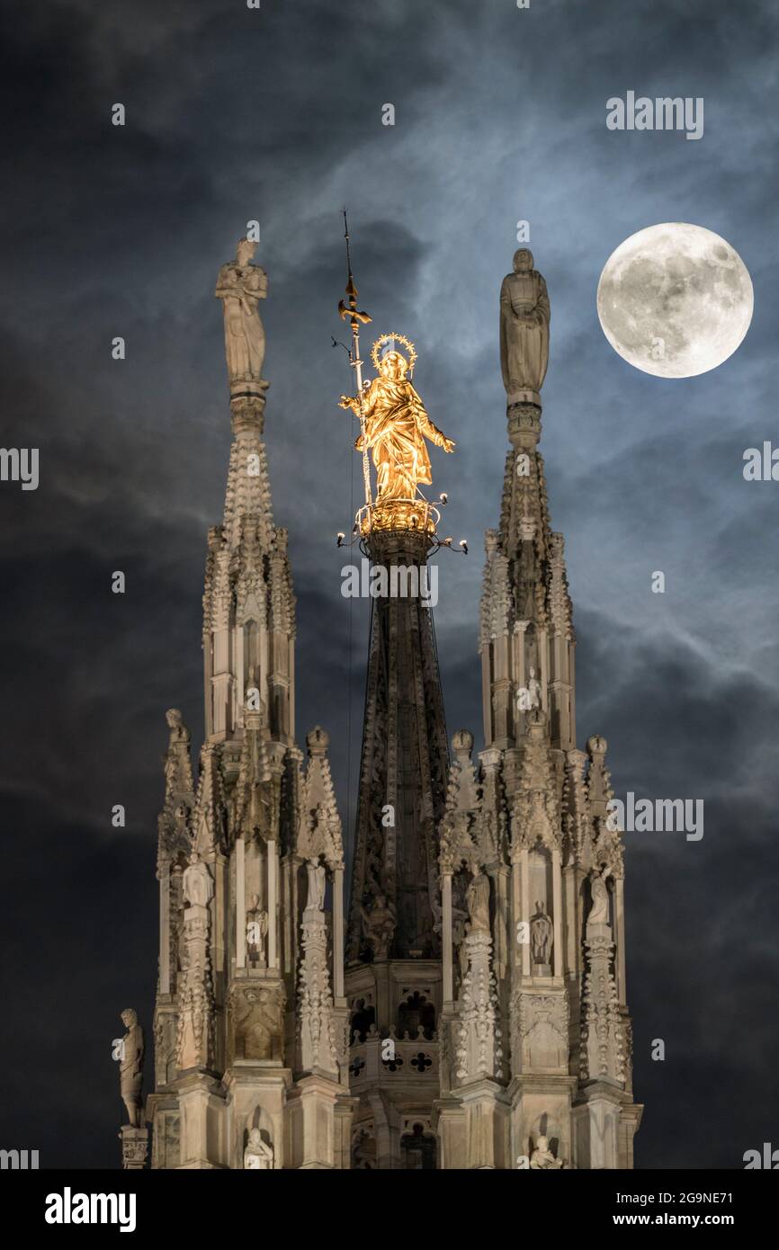 Supermoon italy hi-res stock photography and images - Alamy