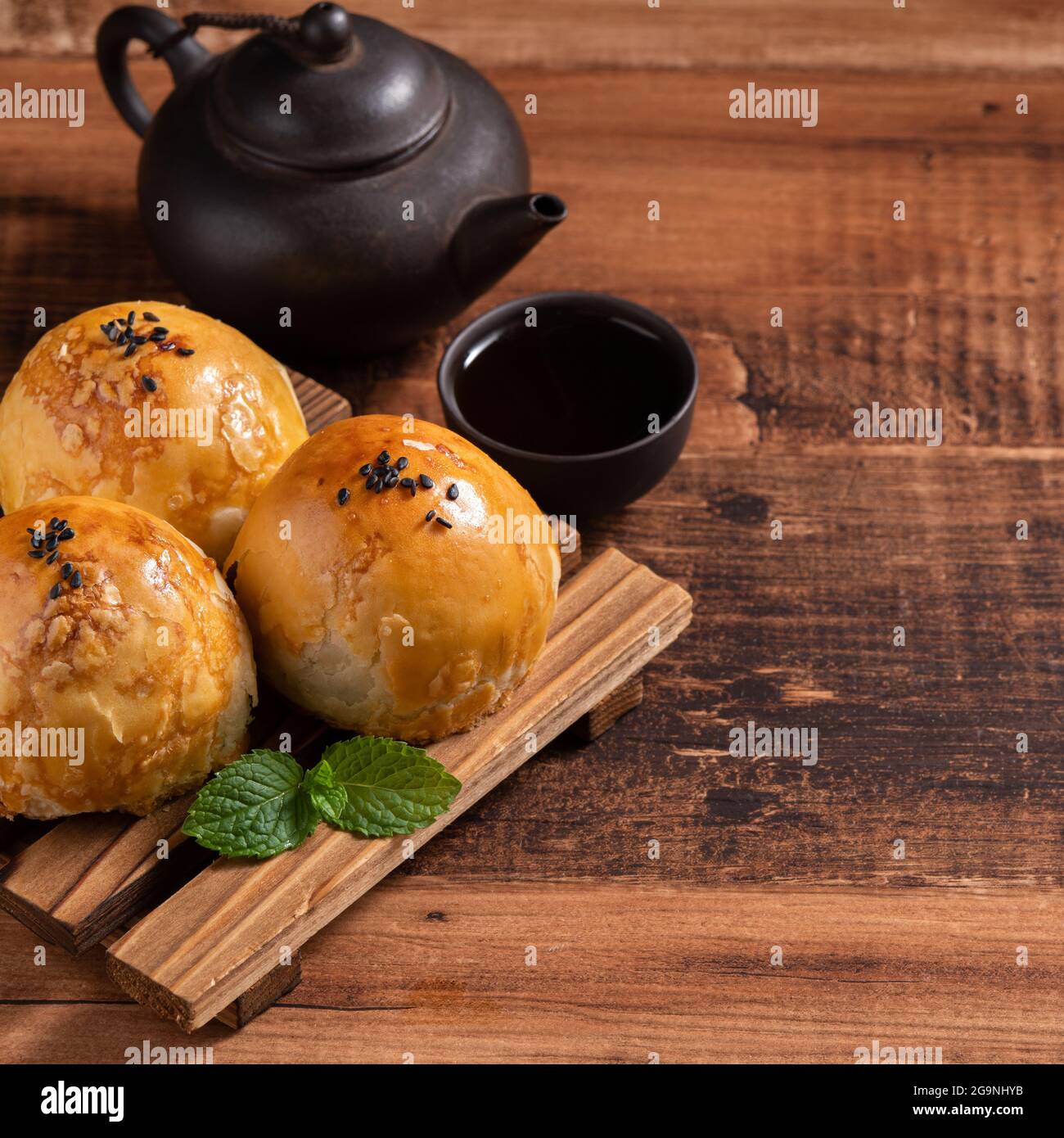 Close up of Moon cake yolk pastry, mooncake for Mid-Autumn Festival ...