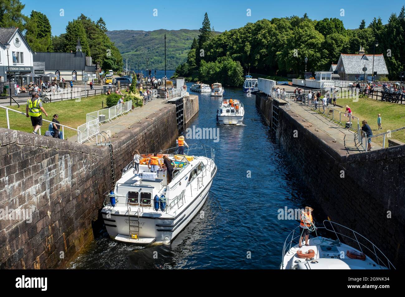 Bridge over caledonian canal hi-res stock photography and images - Alamy