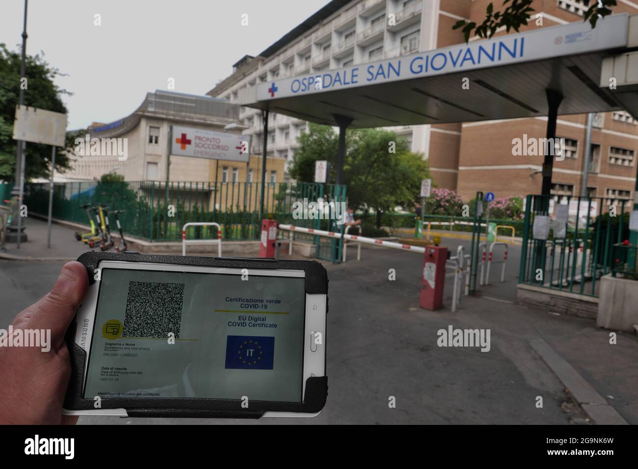 THE ITALIAN DIGITAL PASS WITH THE QR CODE NECESSARY FOR OSPITAL VISIT ...
