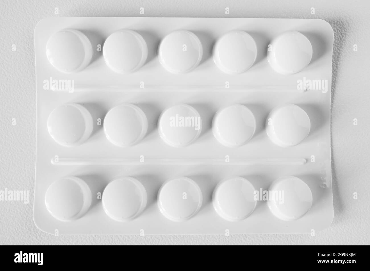 opaque blister pack (white Stock Photo - Alamy