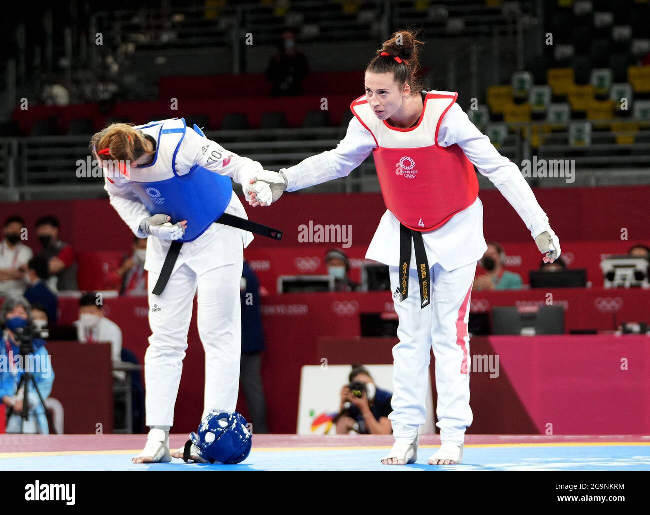 Tokyo, Japan. 27th July, 2021. Bianca Walkden (R) of Britain gestures ...