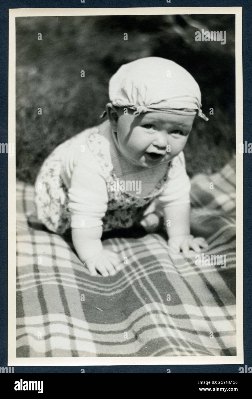 Handkerchief head sun hi-res stock photography and images - Alamy