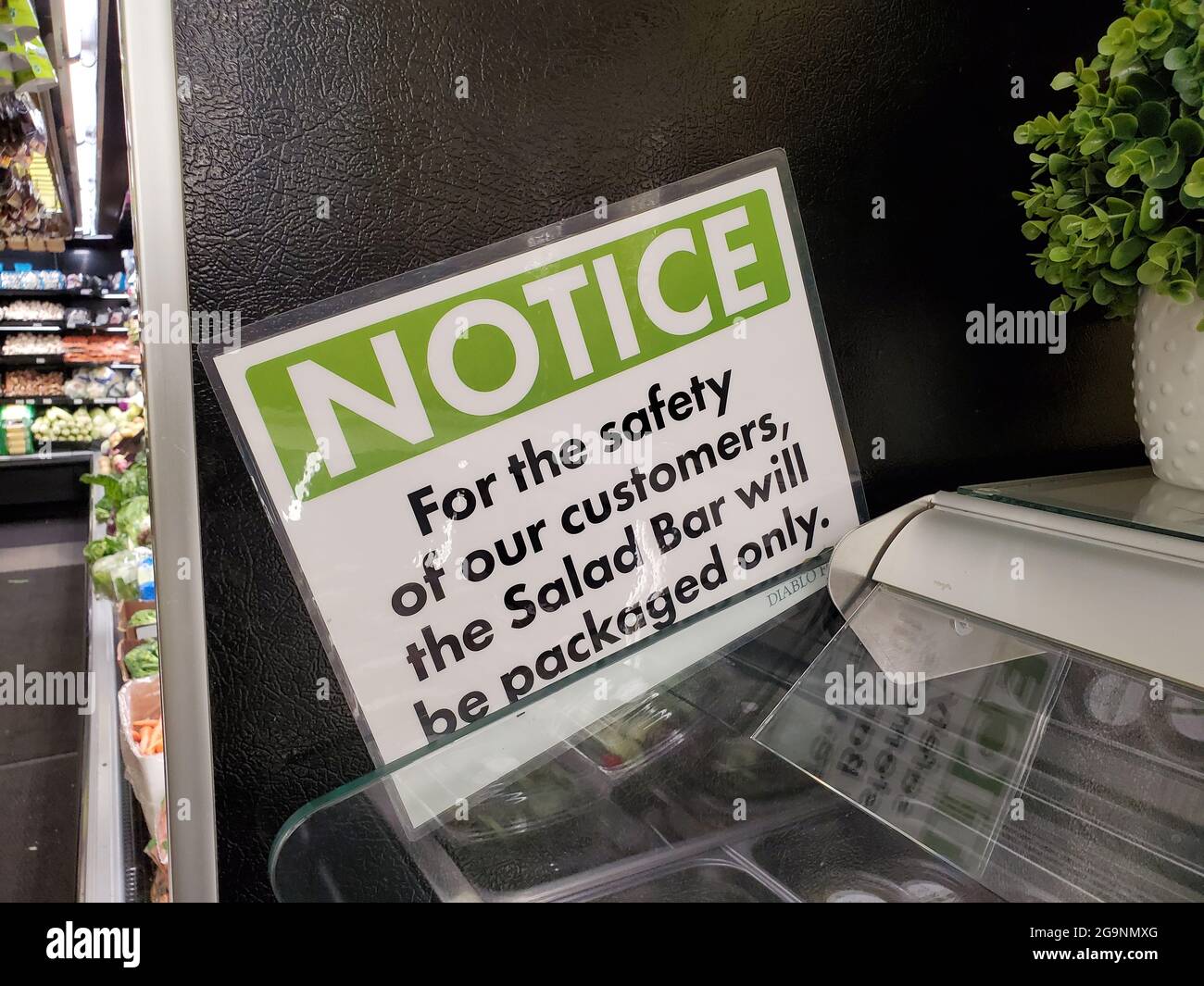 A notice informing customers hi-res stock photography and images - Alamy