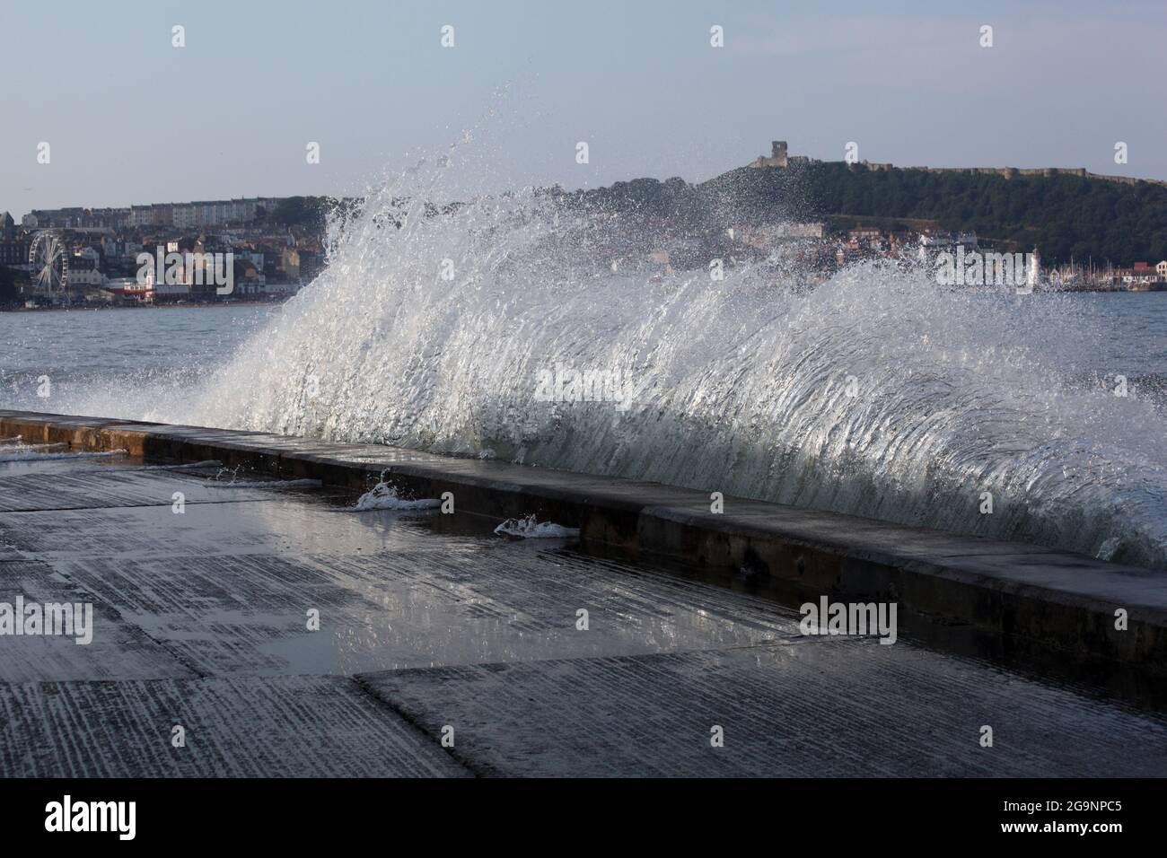 Wave wall promenade hi-res stock photography and images - Alamy