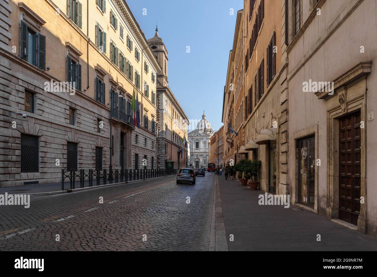 Downtown street in Rome Stock Photo - Alamy