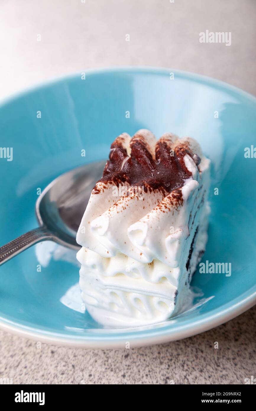 Viennetta vanilla ice cream dessert hi-res stock photography and images ...