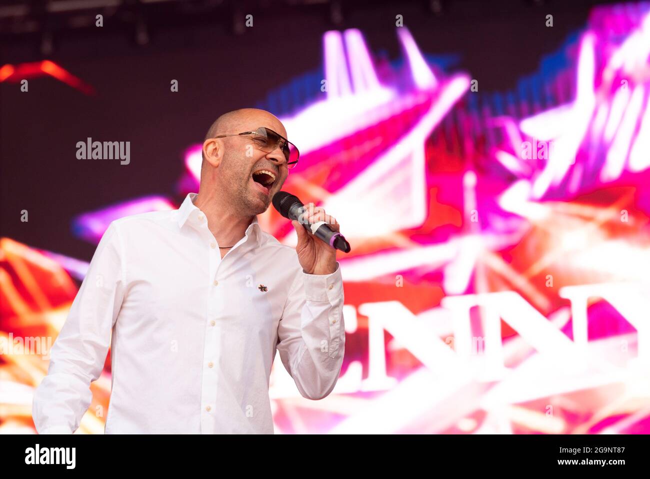 Kenny Thomas singing live at the Soultasia music festival at Maldon ...