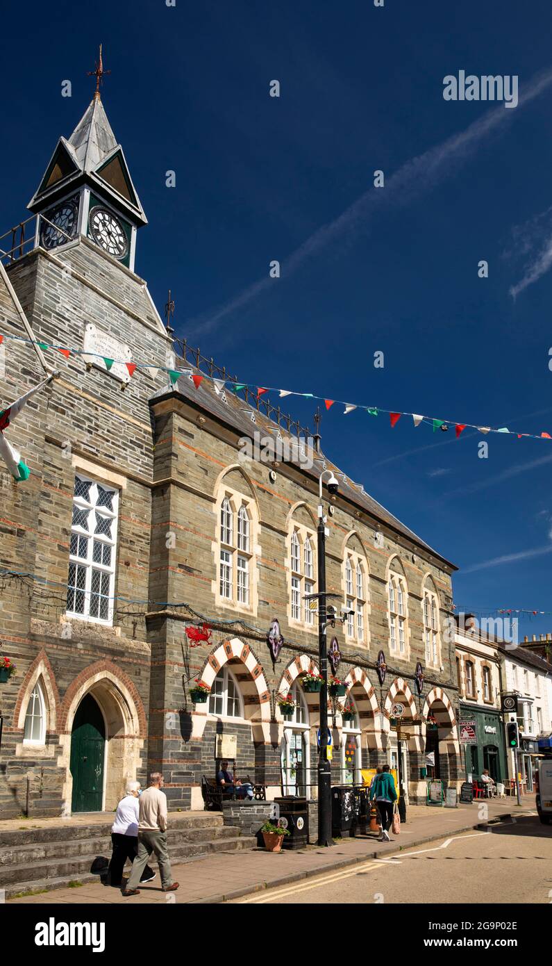UK, Wales, Ceredigion, Cardigan, Stryd Fawr, Gothic revival Guildhall ...