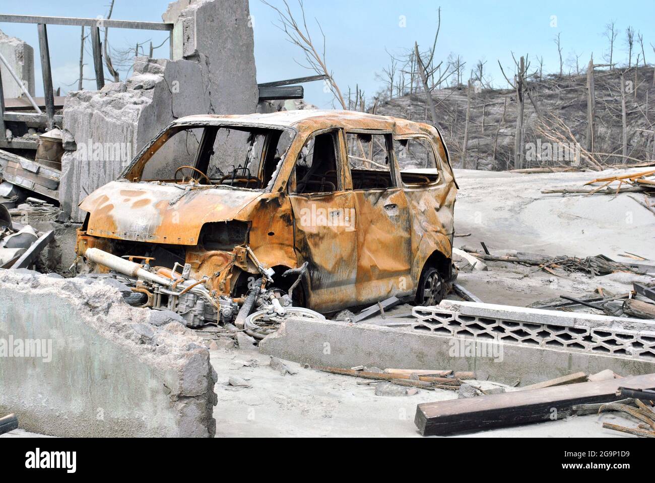 Buried car hi-res stock photography and images - Alamy