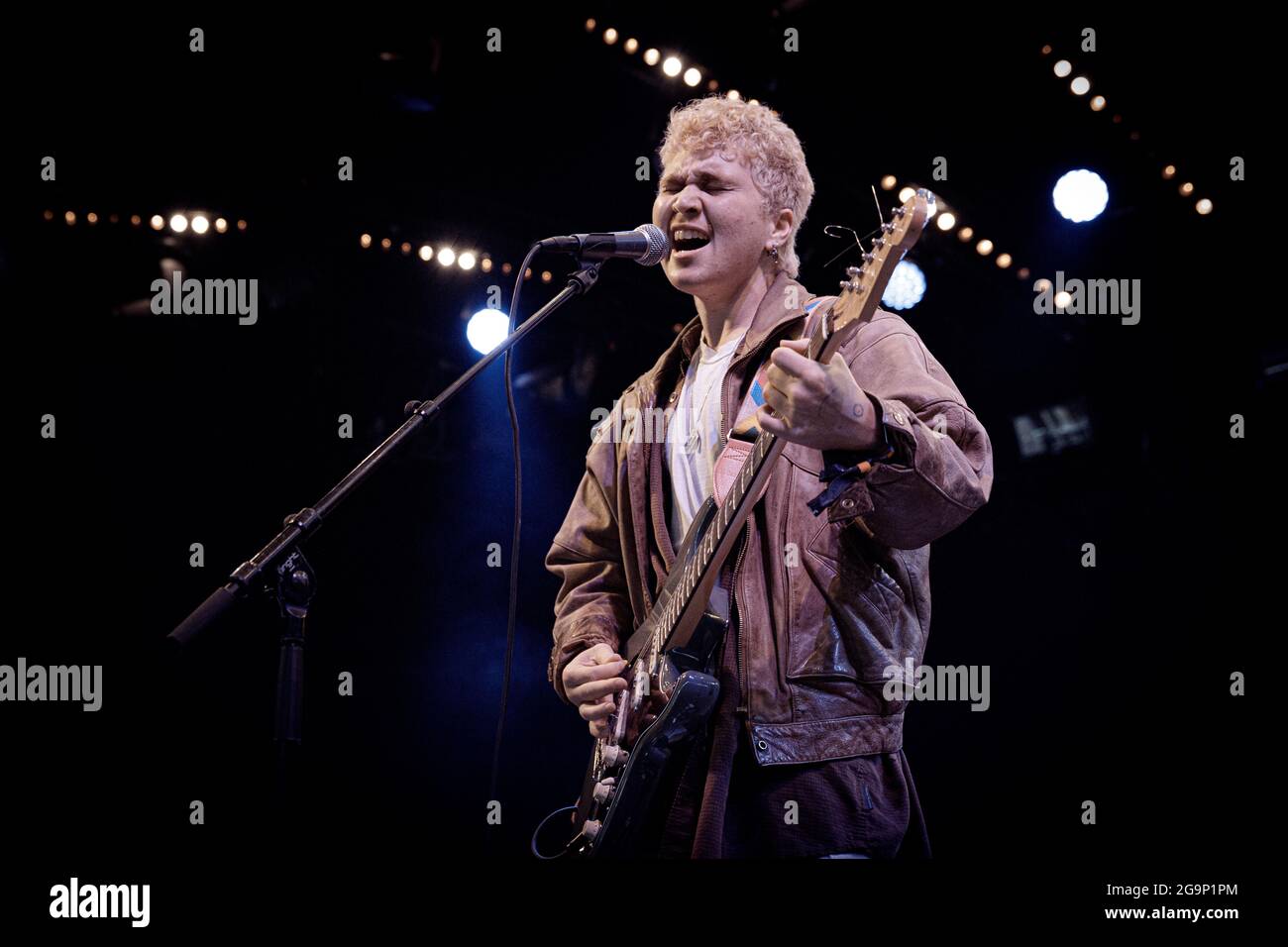 Girlpool hi-res stock photography and images - Alamy