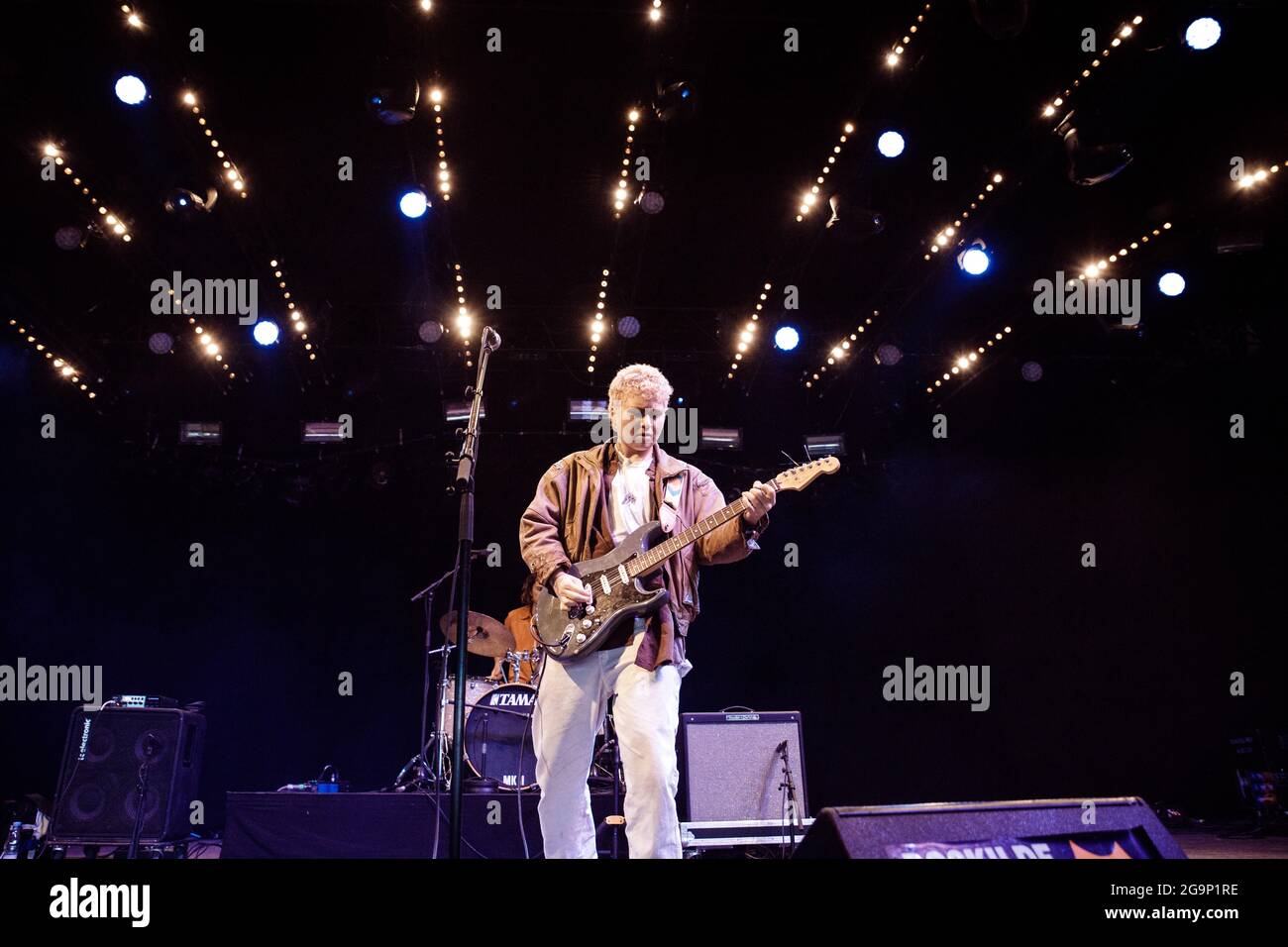 Girlpool hi-res stock photography and images - Alamy