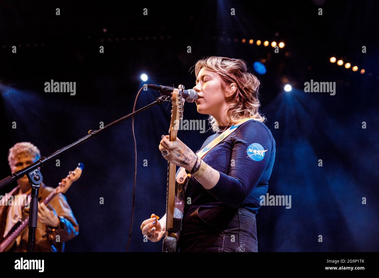 Girlpool hi-res stock photography and images - Alamy