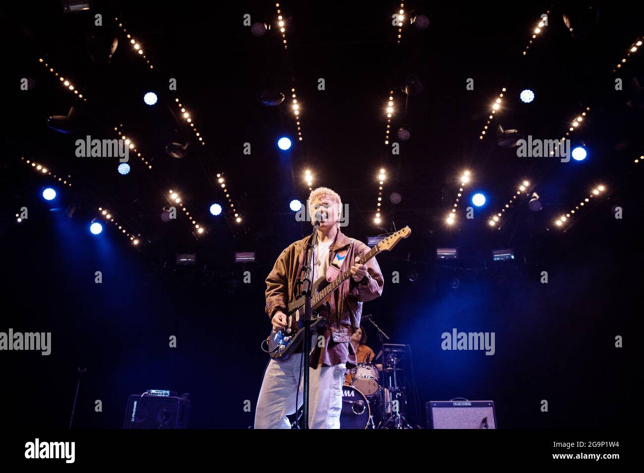 Girlpool hi-res stock photography and images - Alamy