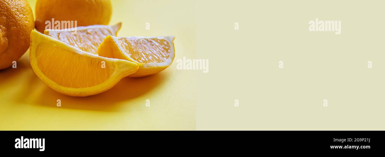 Citric acid on a yellow background. Selective focus Stock Photo - Alamy