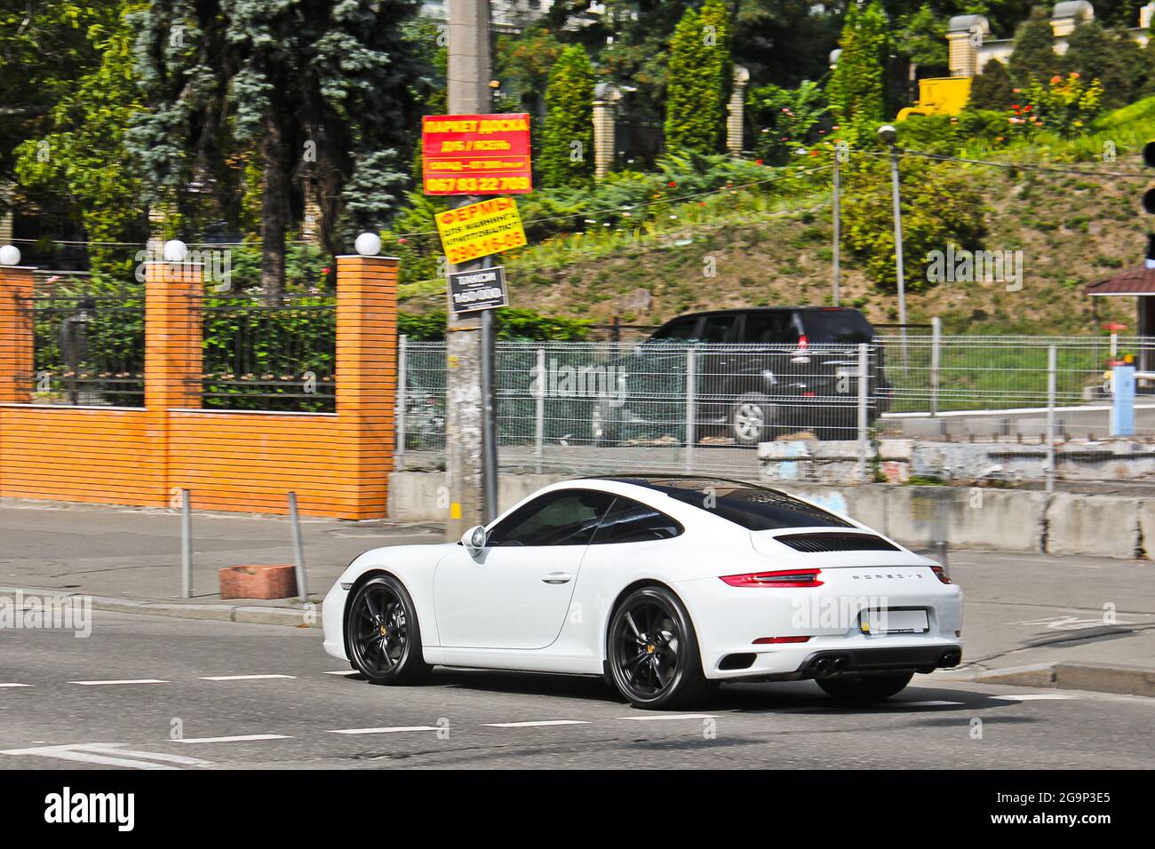 Porsche in motion hi-res stock photography and images - Alamy