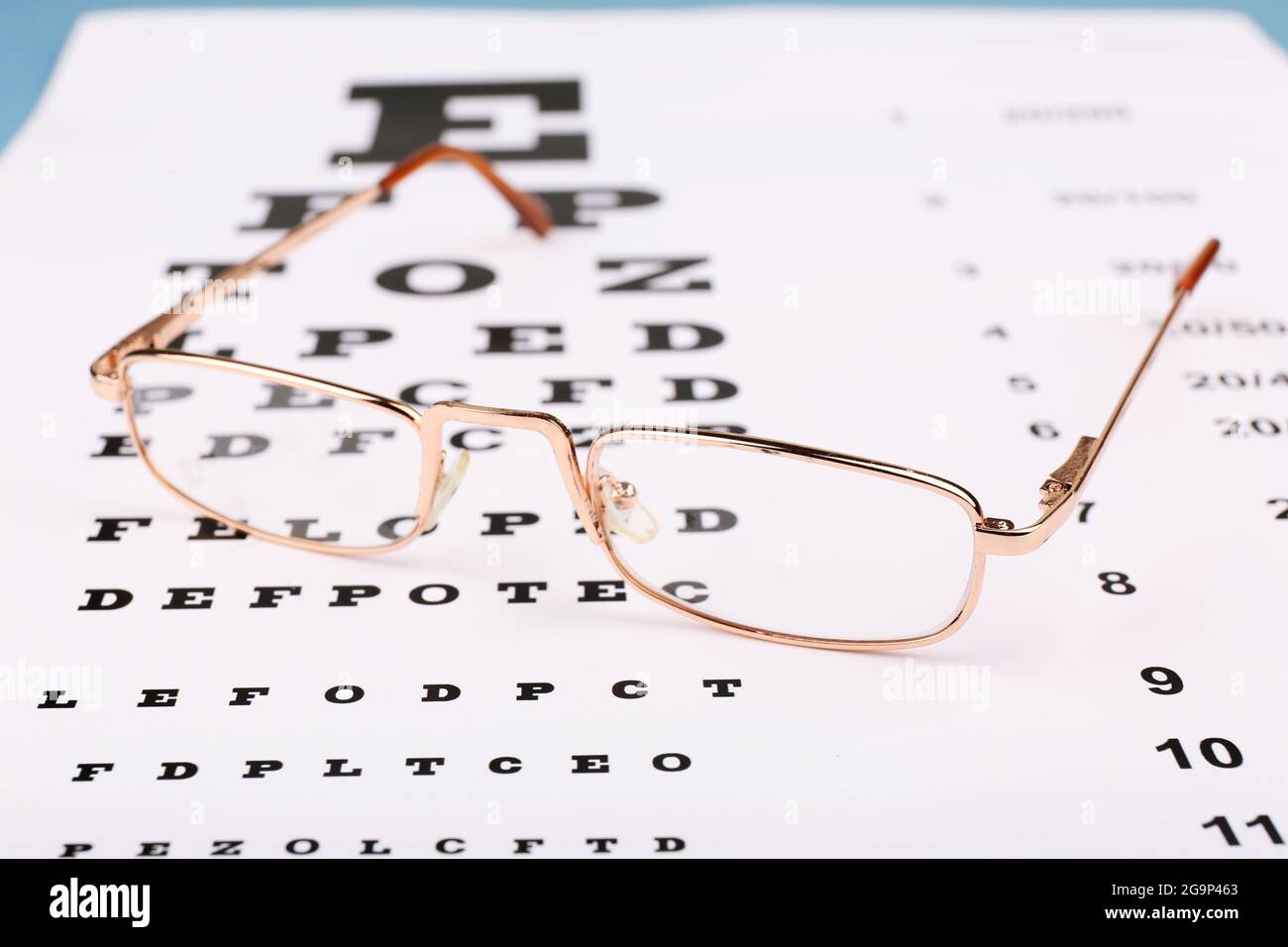 Eye glasses on eyesight test chart background Stock Photo - Alamy