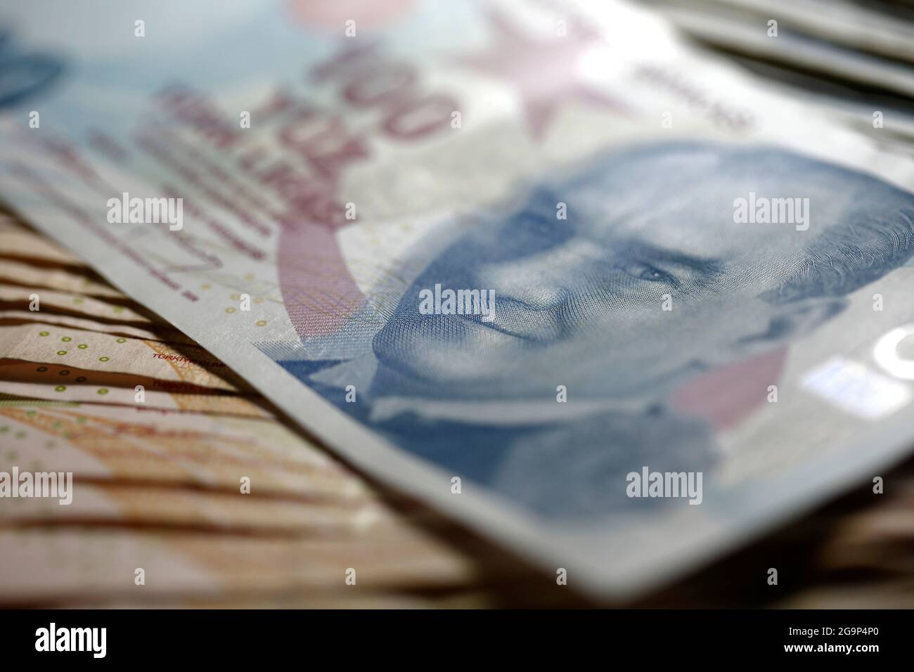 20 lira banknote turkish banknote hi-res stock photography and images ...