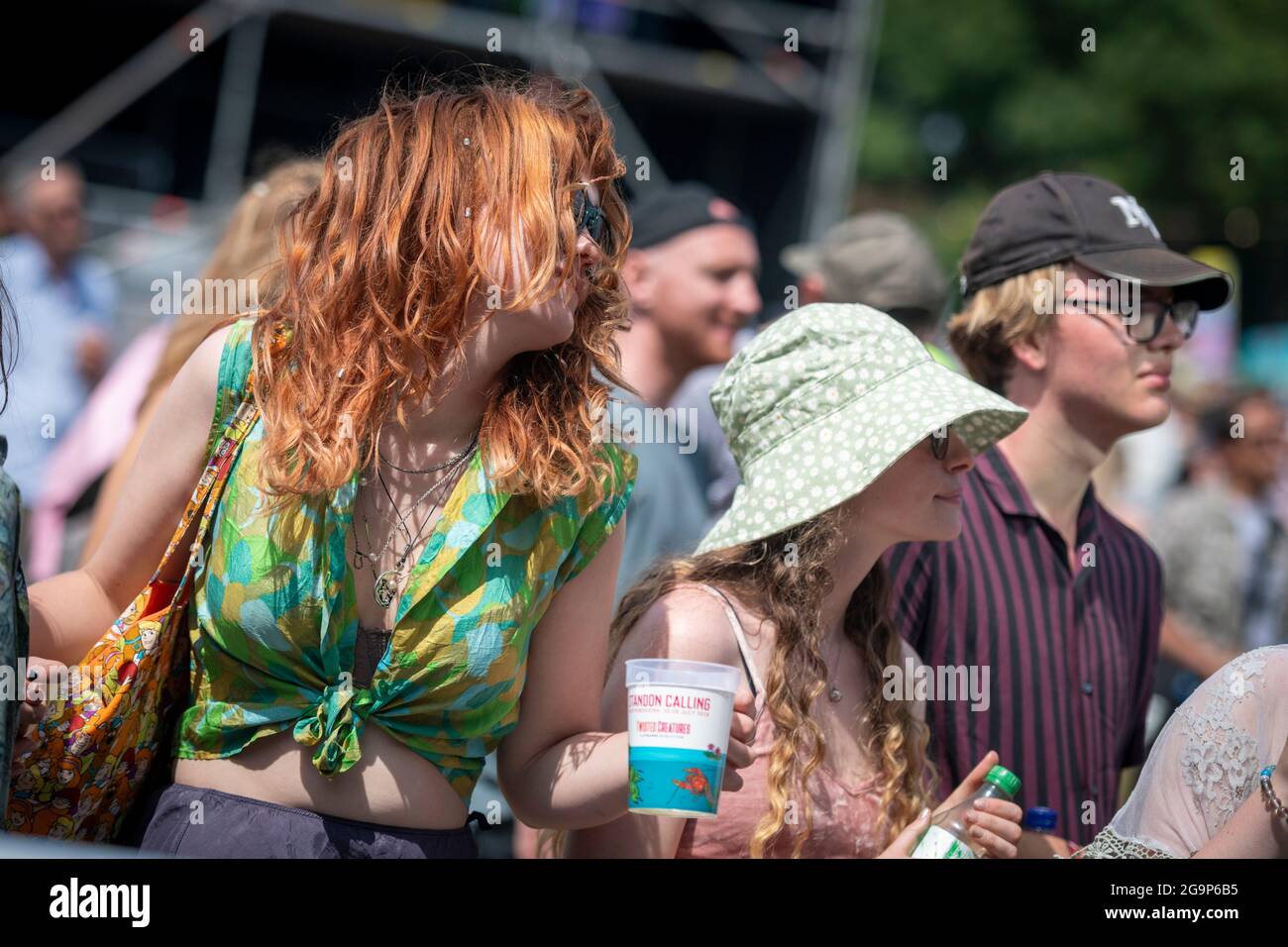Standon calling crowd hi-res stock photography and images - Alamy
