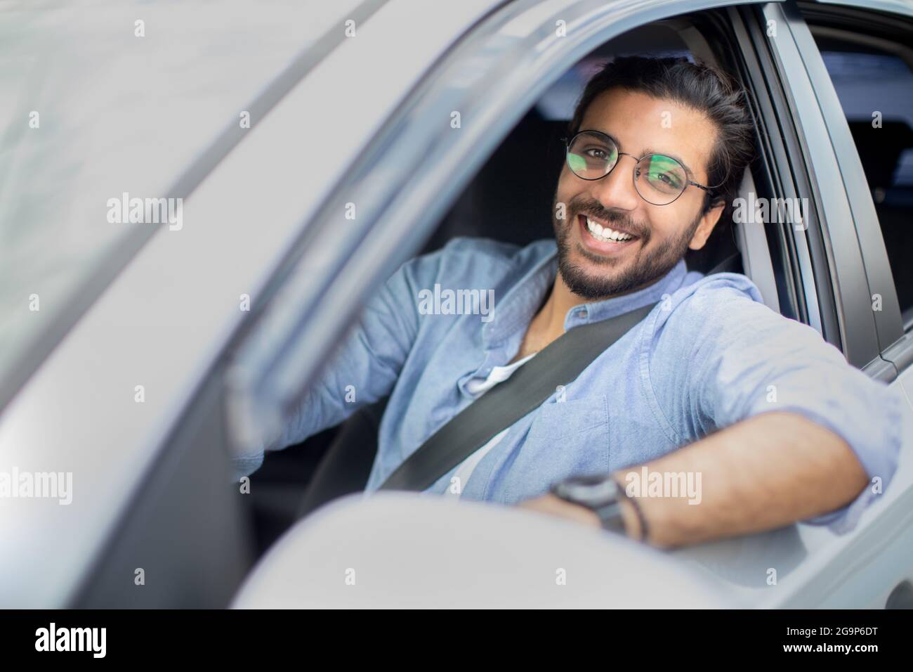 Handsome middle eastern man hi-res stock photography and images - Alamy