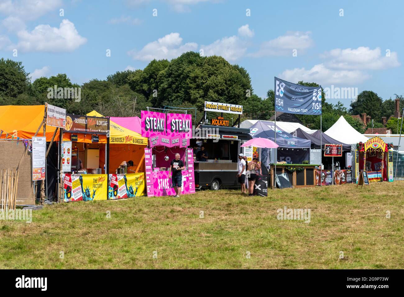 Food and music stalls hi-res stock photography and images - Alamy