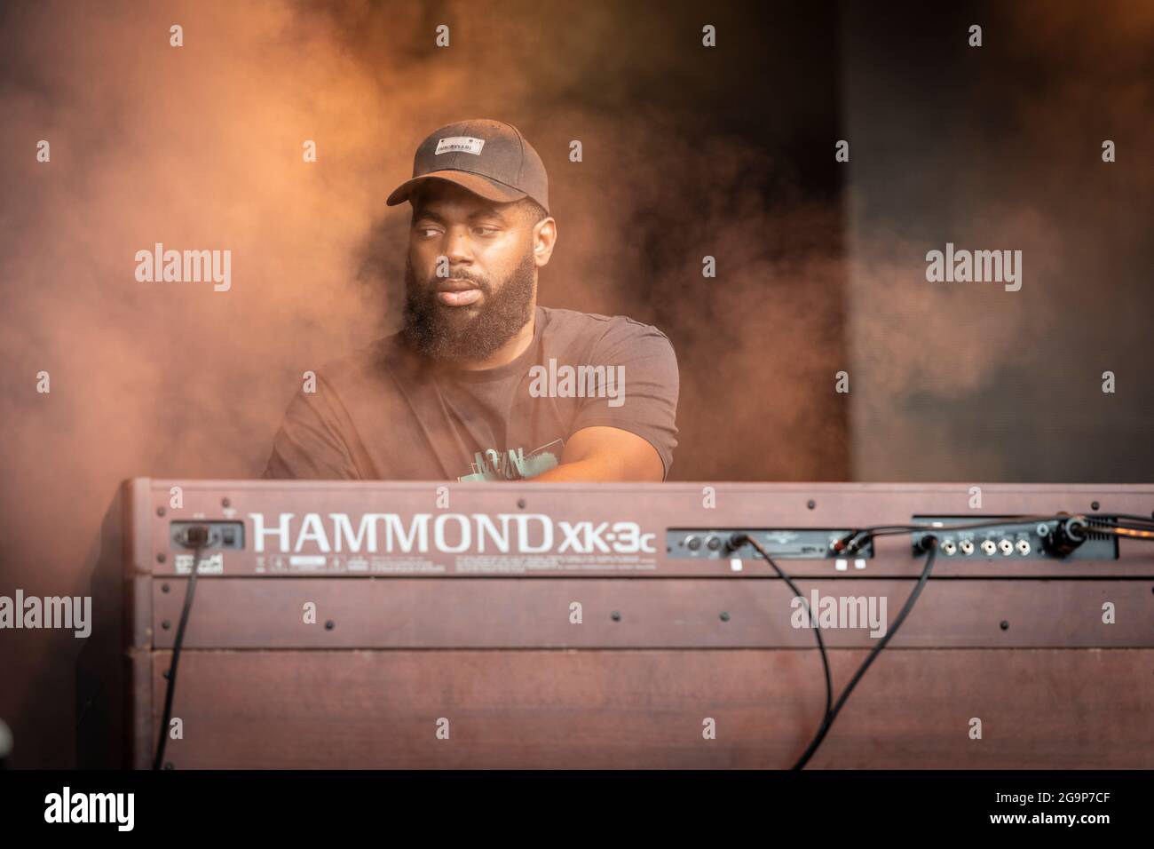 Keyboard player band hi-res stock photography and images - Alamy