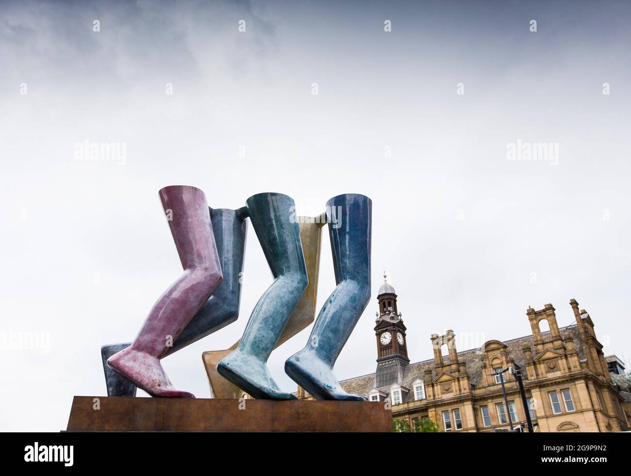Legs walking city square leeds hi-res stock photography and images - Alamy