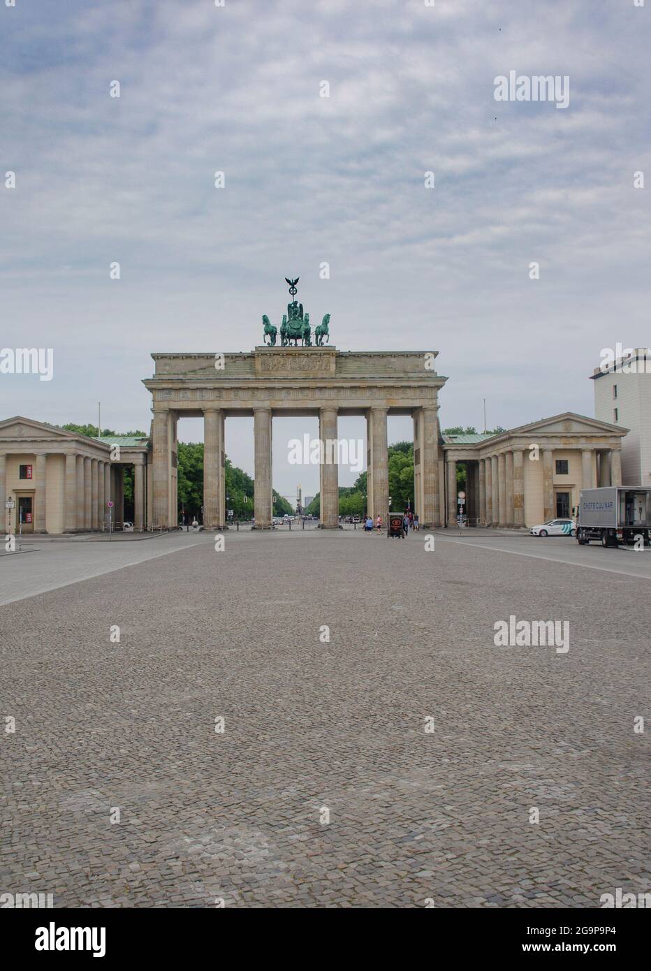 Das brandenburger tor in berlin ist ein fruhklassizistisches triumphtor ...