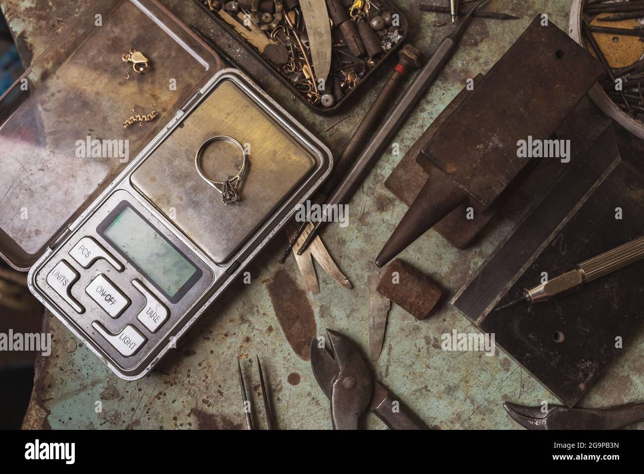 Gold ring top view hi-res stock photography and images - Alamy