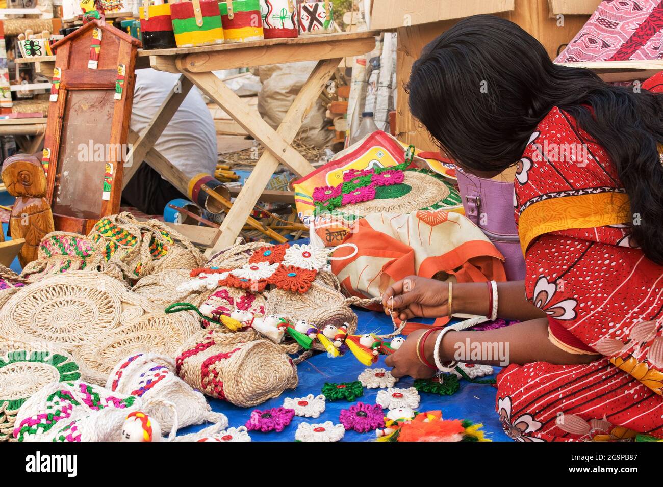 Indian handicrafts making hi-res stock photography and images - Alamy