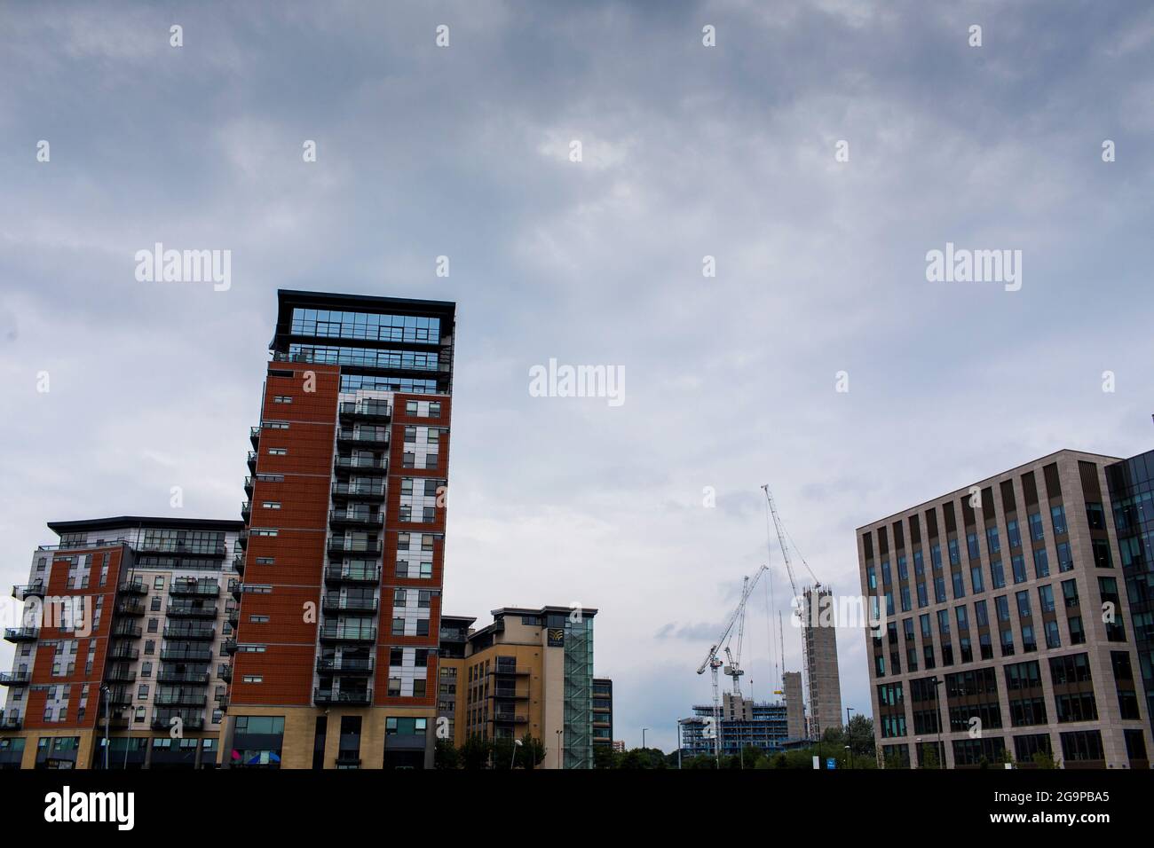 Leeds city centre tall buildings hi-res stock photography and images ...
