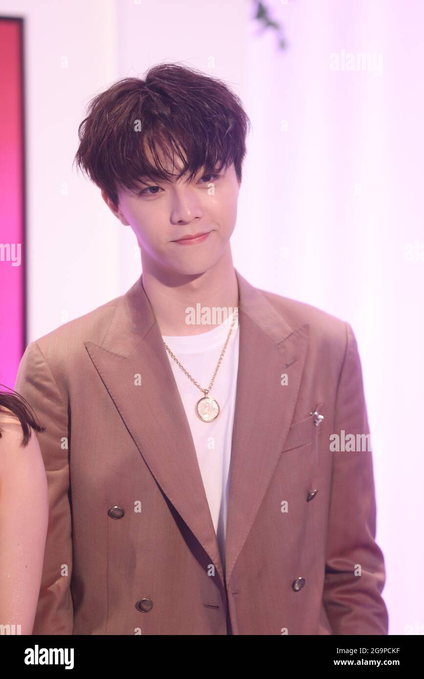 Taiwanese singer and actor Chen Linong stands for Bvlgari in Shanghai ...