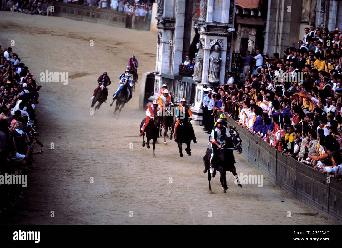 Sienna horse race hi-res stock photography and images - Alamy