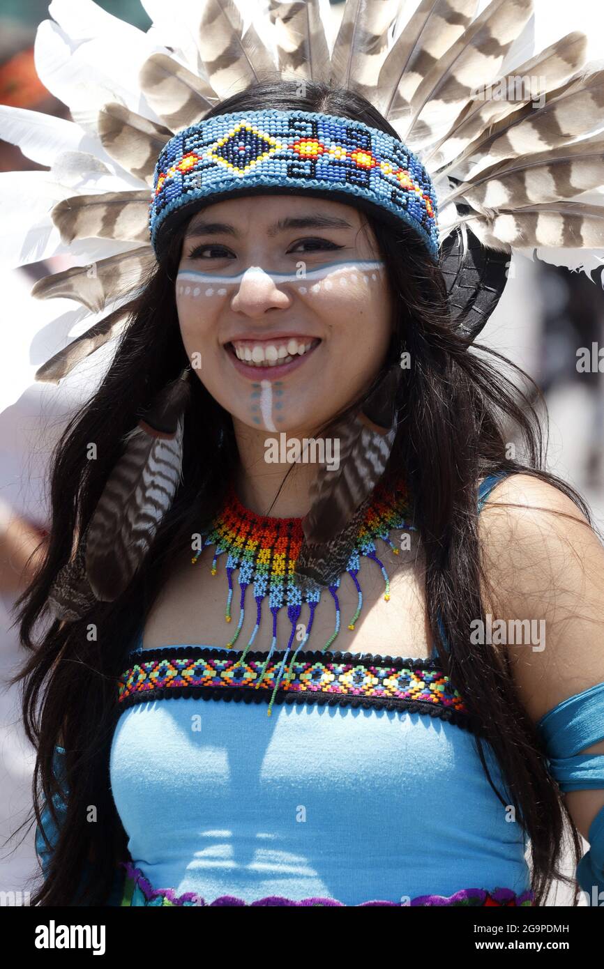 Pre-Hispanic dancers, musicians and creators of offerings take part ...