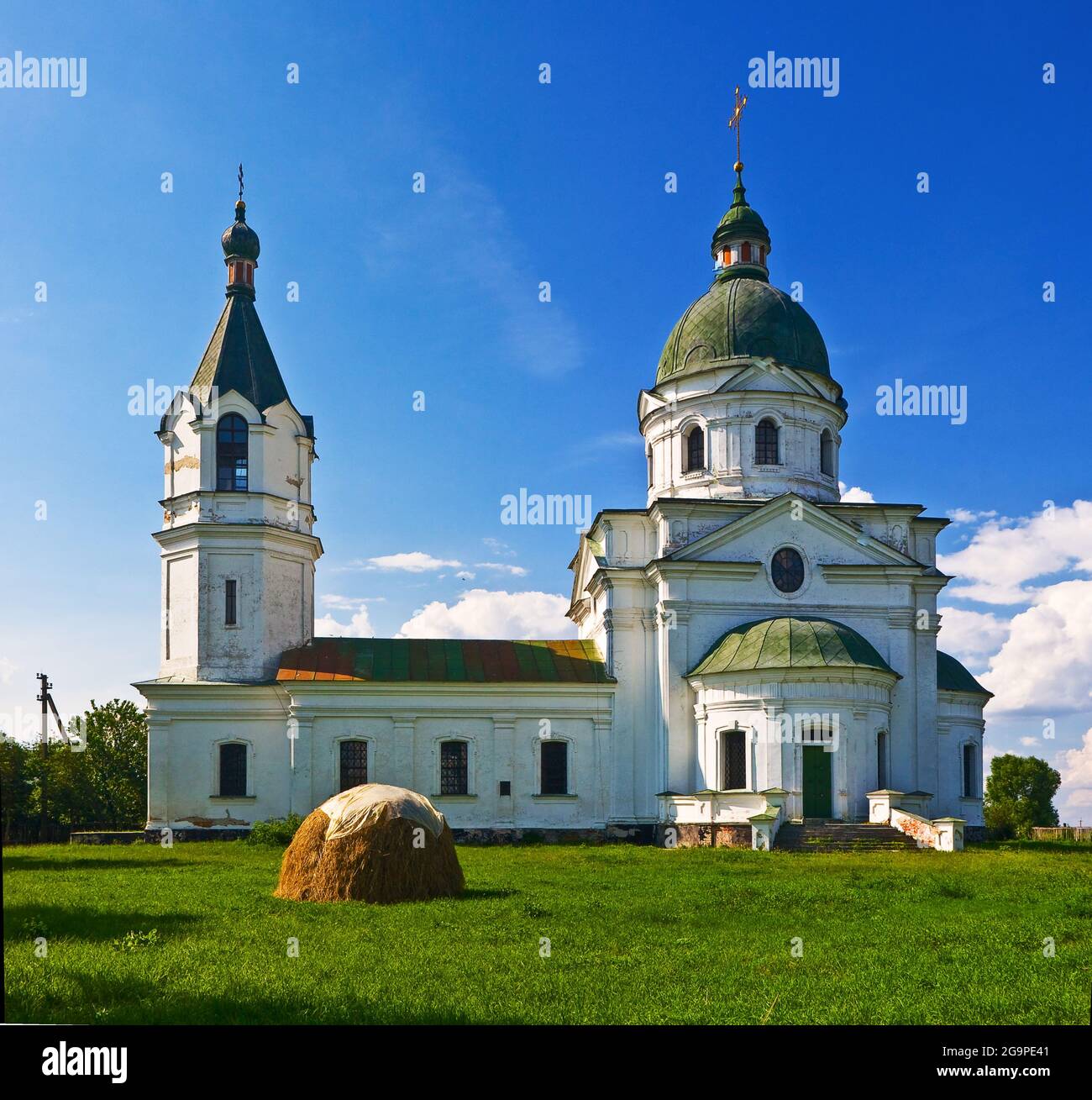 The tomb in the village of Lemeshi Razumovsky Stock Photo - Alamy