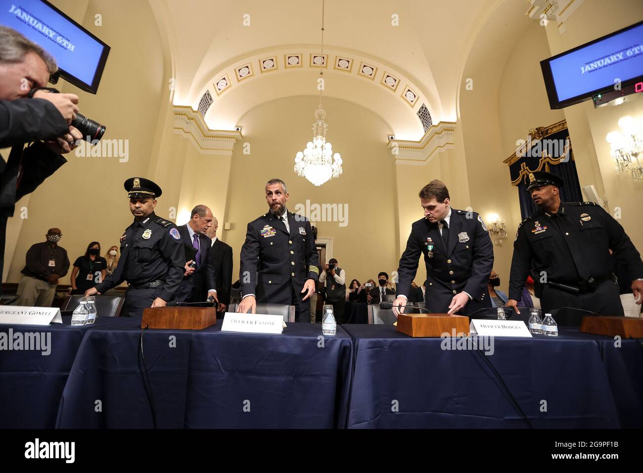 From left, Sgt. Aquilino Gonell of the US Capitol Police, Officer ...