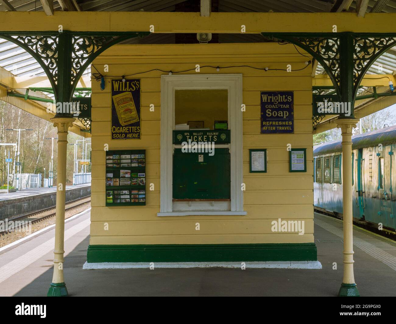 Train station ticket office sign hi-res stock photography and images ...