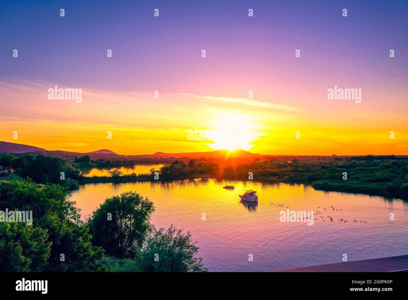 Sunset on the Columbia Stock Photo - Alamy