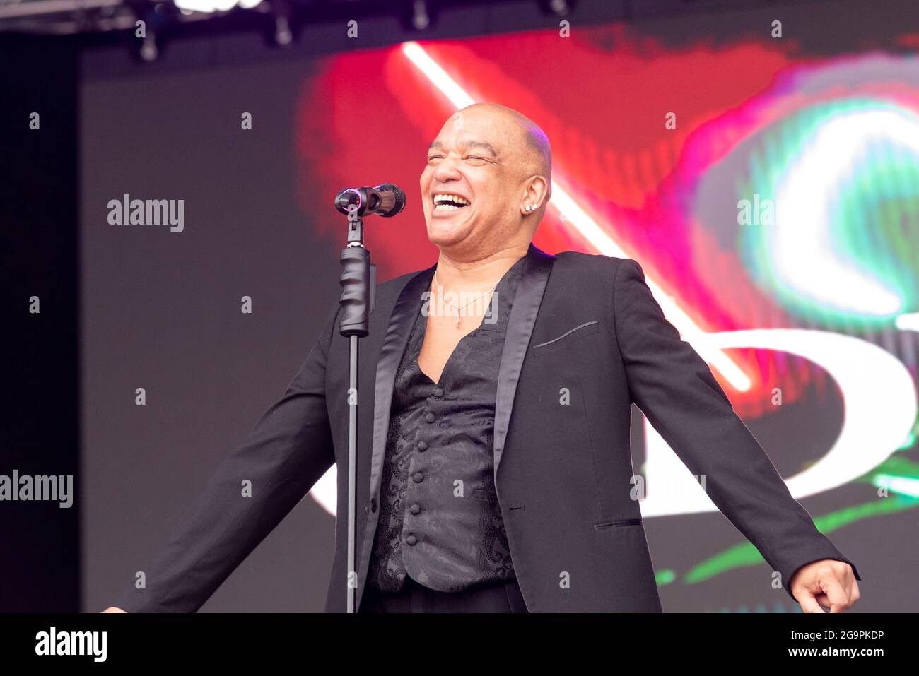 Steven Collazo of the band Odyssey singing live at the Soultasia music ...