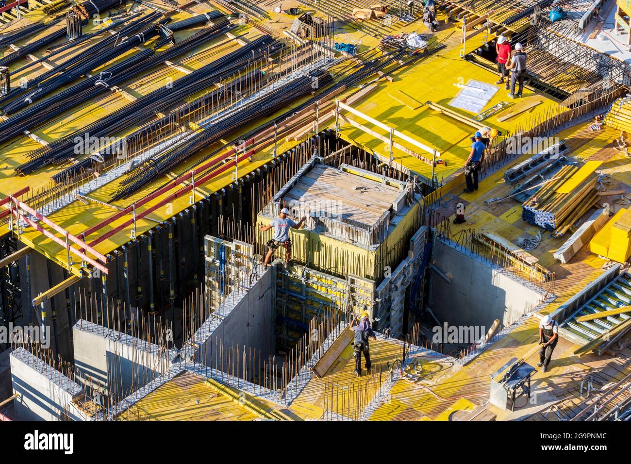 Wien, Vienna: construction site, setting up of the formwork, worker in ...