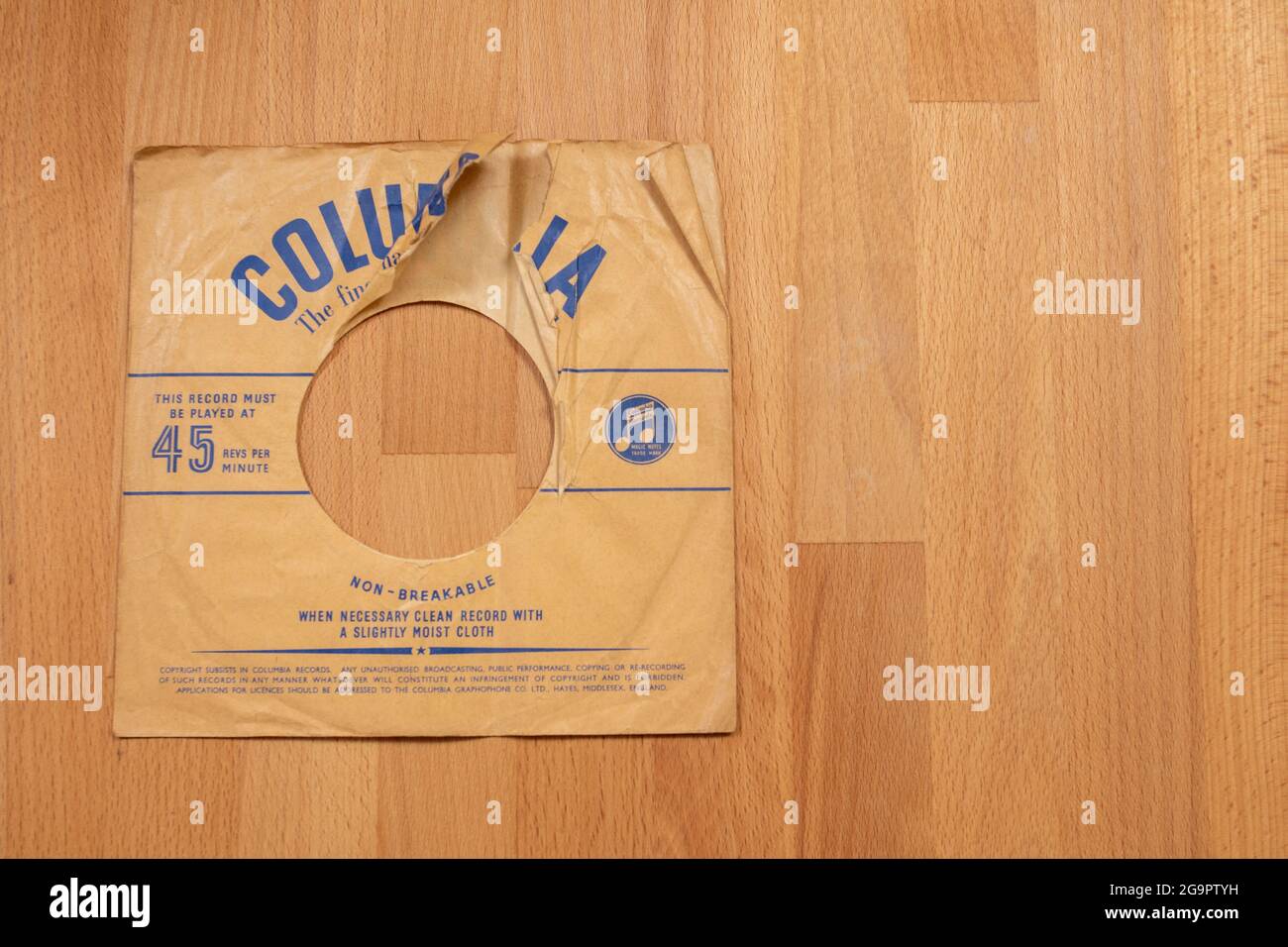 Round torn paper hole hi-res stock photography and images - Alamy