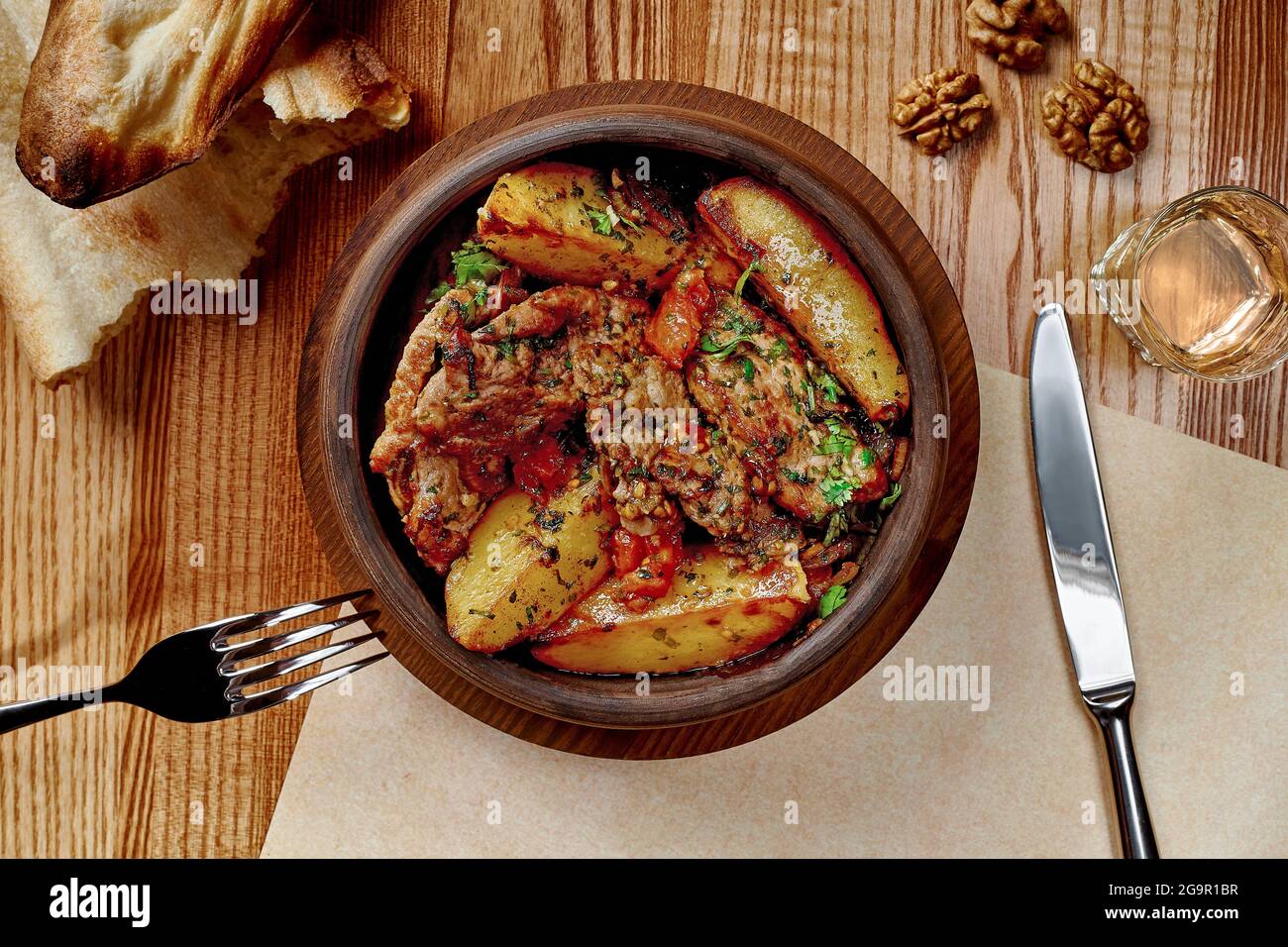 Ojakhuri from roasted lamb with potatoes in clay ketsi pan Stock Photo ...