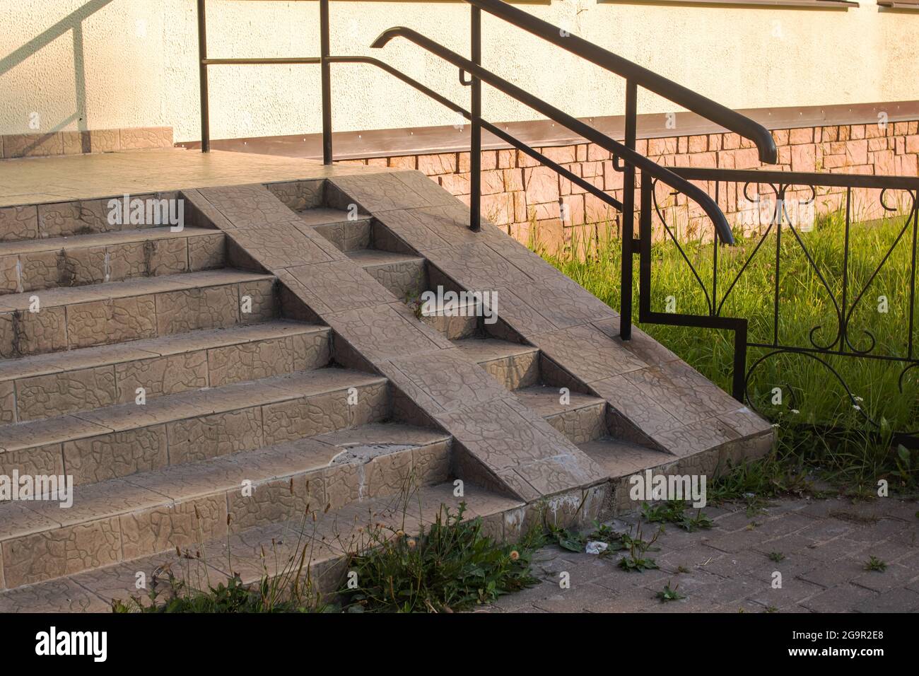 Steps and ramp on the street among the grass Stock Photo - Alamy