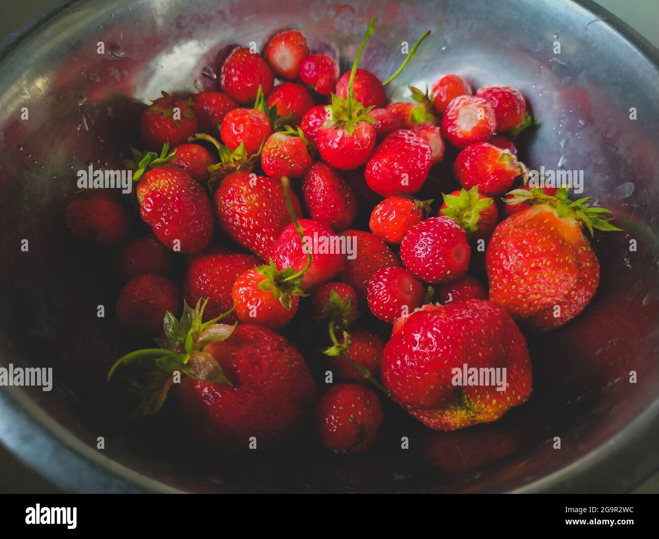 Strawberries with stems hi-res stock photography and images - Alamy
