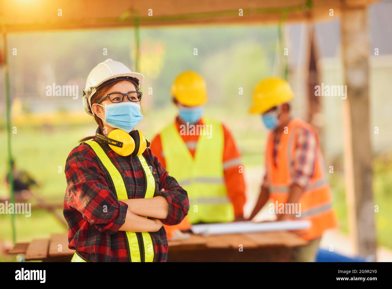 Safety wear for construction workers hi-res stock photography and ...
