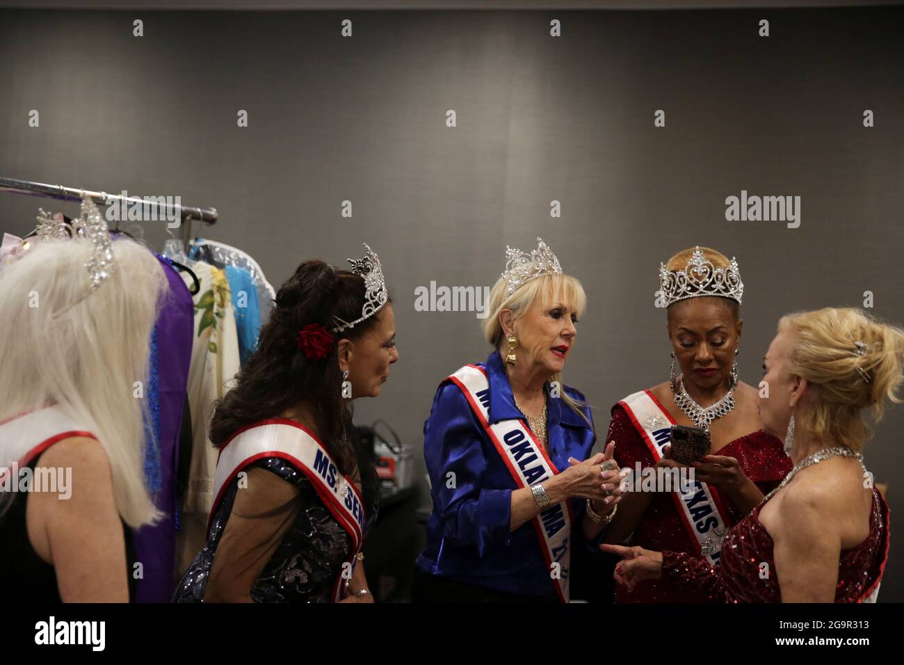 U s culture dressing hi-res stock photography and images - Alamy