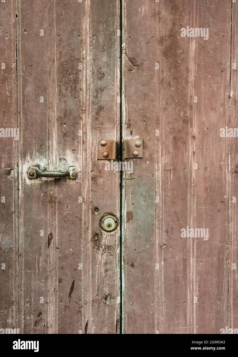 Antique wooden door with rusted hardware Stock Photo - Alamy